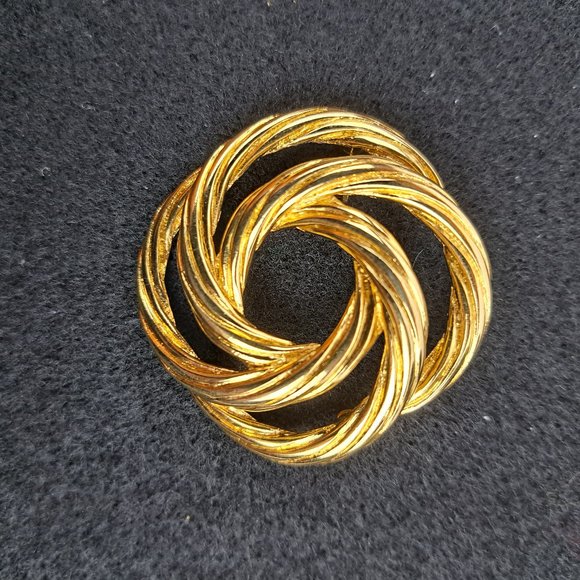 Monet | Jewelry | Vintage Monet Gold Tone Infinity Knot Rope Textured ...